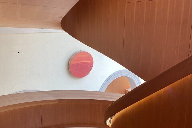 Explore the Art Gallery of Ontario with a Local Expert - Key Points