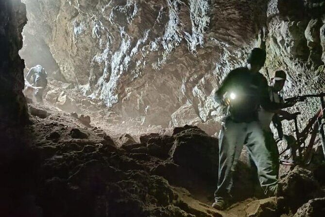 Explore the Caves of an Inactive Volcano on CDMX - Exploring the Caves of an Inactive Volcano Near Mexico City