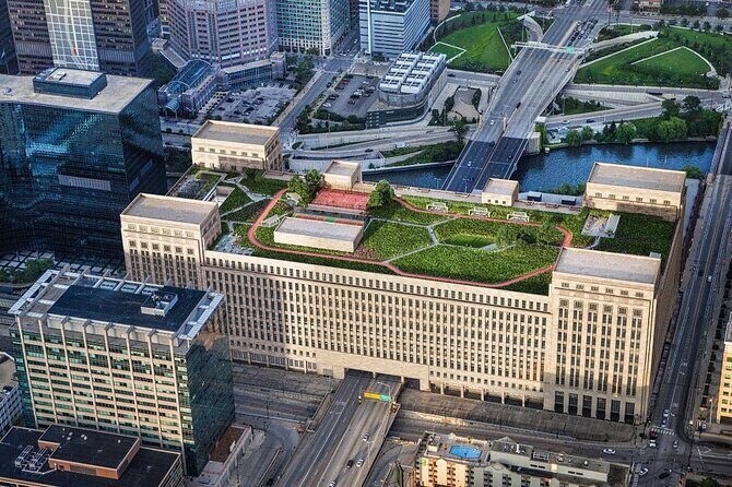 Explore the Historic Old Post Office in Chicago - Starting Point: The Building’s Exterior and Entrance