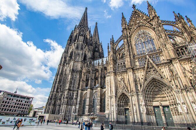 Explore the Instaworthy Spots of Cologne with a Local - Authenticity and Real-World Feedback