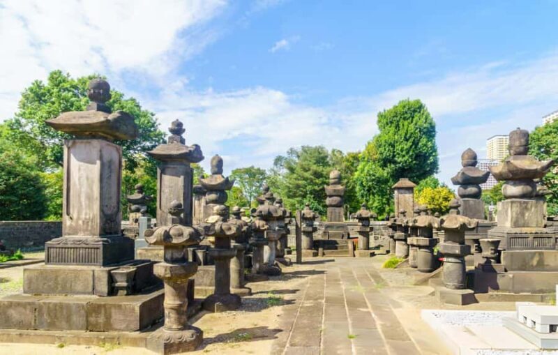 Explore the Old Town of Tokyo: Guided Walking Tour on Foot - Key Points