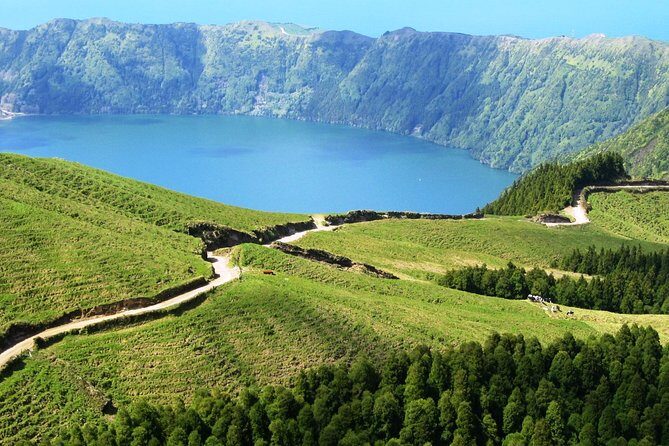 Explore the Wonders of Sete Cidades & West side on a Jeep Tour - The Journey Through São Miguel: A Detailed Look