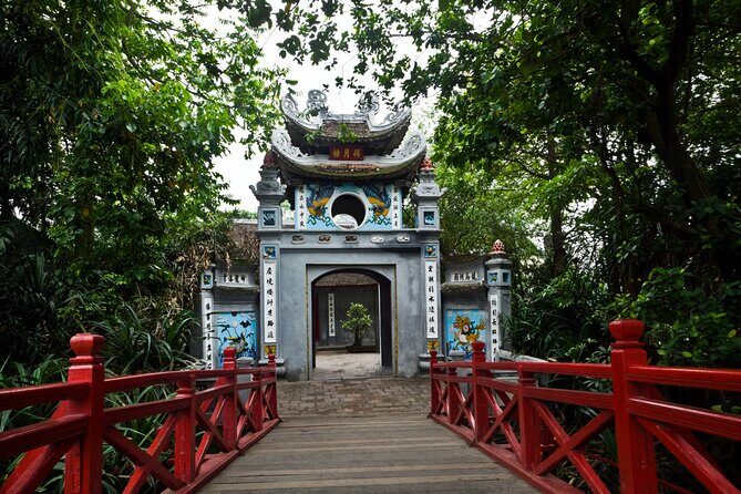 Explore Top 5 Tourist Attractions In Hanoi By Motorbike - Private Tour - Stop 1: Chua Tran Quoc