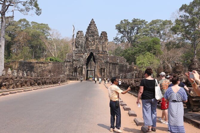 Exploring Angkor Wat Surise Angkor Thom Bayon TaPromh Small Group - The Value of a Guided Experience
