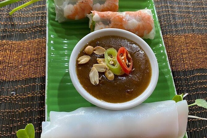 Exploring Hue Food Tour with Local Guide - Main Course: Hue’s Signature Noodle and Imperial Pancakes