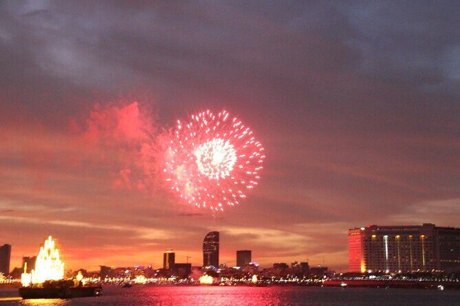 Exploring the Ancient Wonders of Angkor Wat with sunset backheng - Key Points