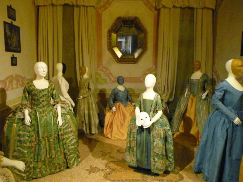 Fabrics and Perfumes in Venice - A Walk Through Venetian Fashion and Scents