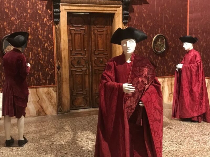 Fabrics and Perfumes in Venice - Rich Details from Reviews and Experience Insights