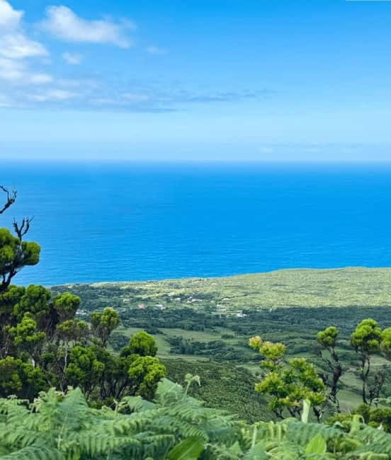 Faial Island: Caldeira Perimeter Hiking Tour PR04 - Key Points