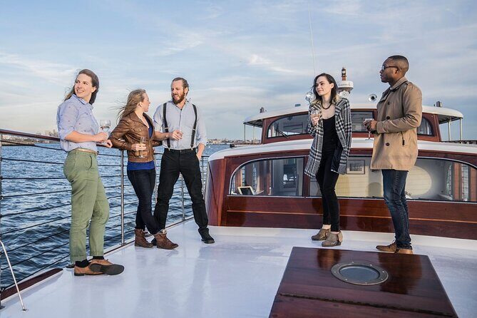 Fall Foliage Cruise on Yacht Full Moon from Chelsea Piers - An In-Depth Look at the Fall Foliage Cruise Experience