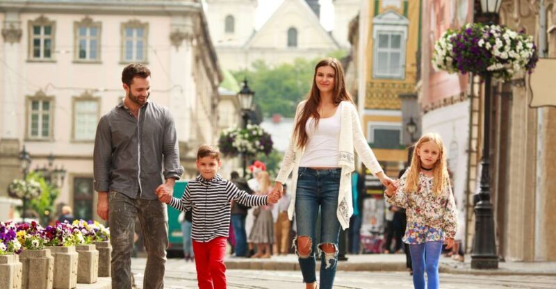 Family Tour of Linz's Old Town, Pöstlingberg and Grottenbahn - Key Points