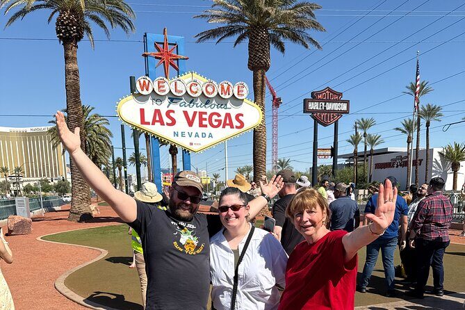 Famous Las Vegas Tour - The Iconic Welcome to Las Vegas Sign