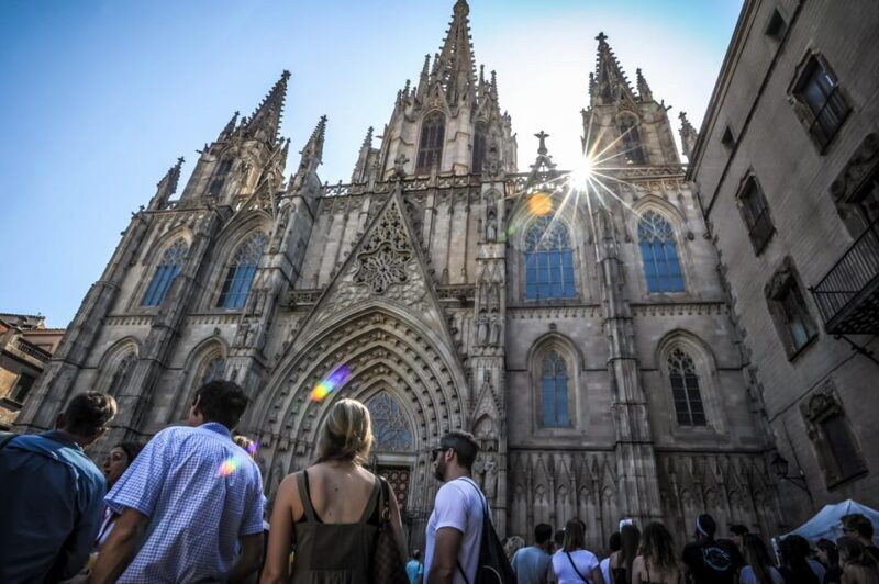 Fast Track: Sagrada Familia & Barcelona Full-Day Tour - Key Points