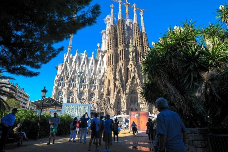 Fast Track: Sagrada Familia & Barcelona Full-Day Tour - A Deep Dive into the Experience