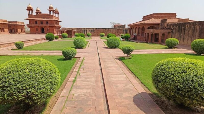 Fatehpur Sikri Private Day Trip with Transfers - FAQs