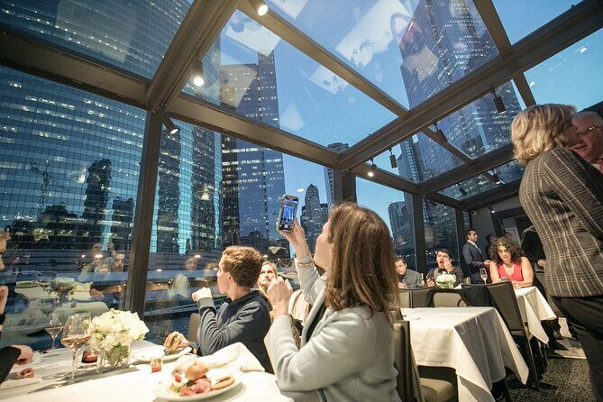 Father's Day Plated Dinner Cruise on the Chicago River - A Closer Look at What You Can Expect