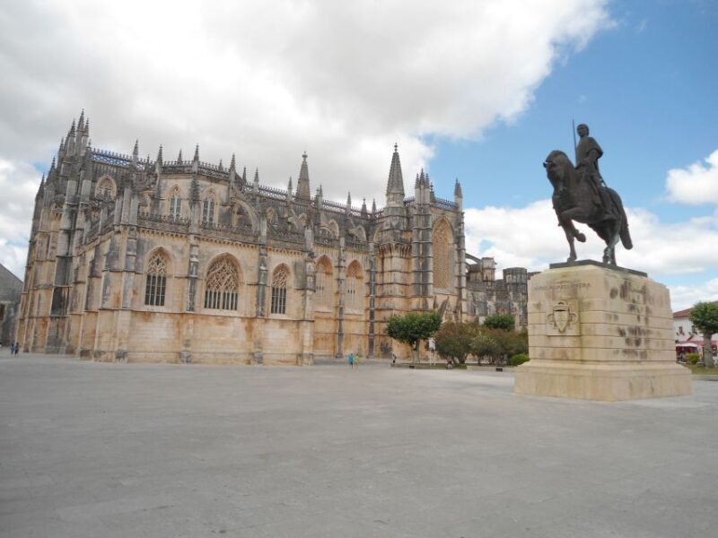 Fátima, Batalha, Alcobaça, Nazaré and Óbidos Private Tour - Charming Óbidos: A Medieval Fairytale