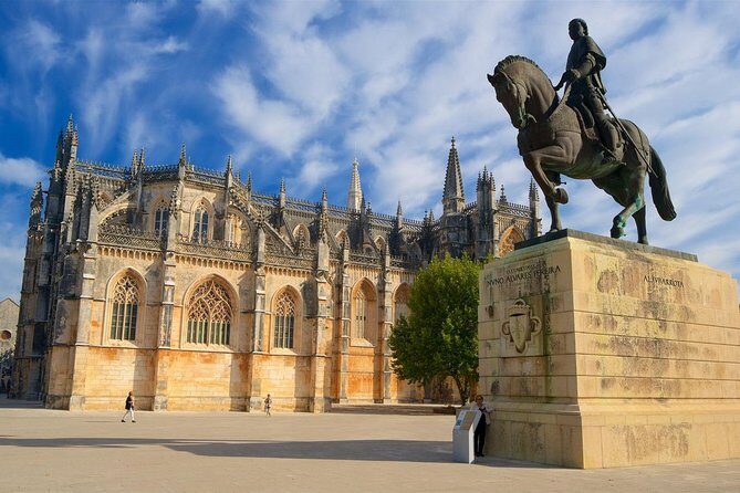Fátima  Batalha  Nazaré  Óbidos: FAITH, HISTORY, AND BEAUTY - An In-Depth Look at the Tour