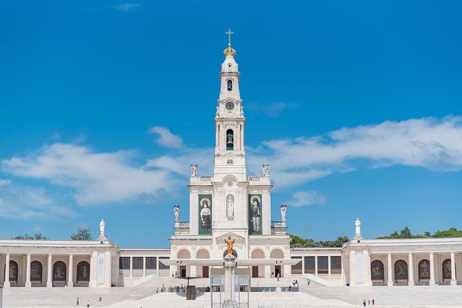 Fátima, Batalha, Nazaré & Óbidos Full Day Tour from Lisbon - Transportation and Group Experience