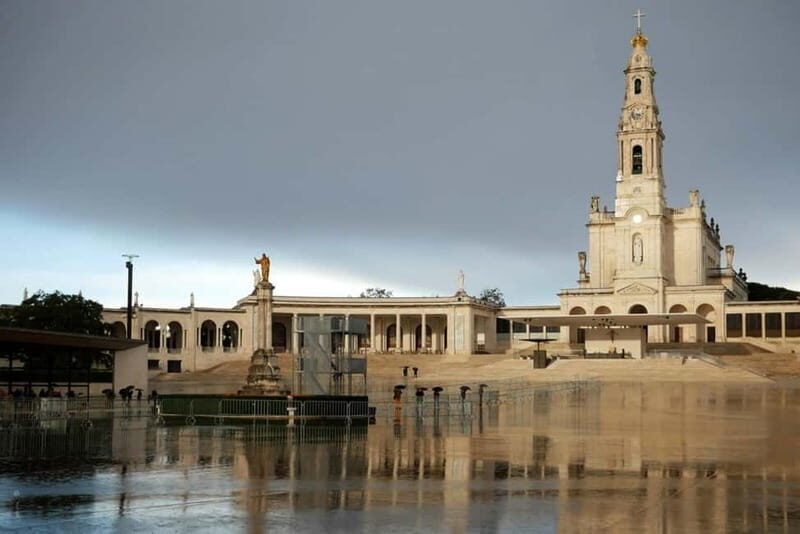 Fátima + Batalha Tour  Culture and History Departing from Porto - The Experience in Detail: From Start to Finish