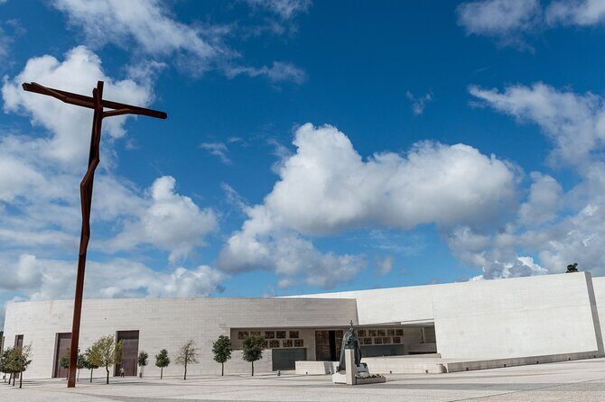 Fátima, Nazaré and Óbidos Day Tour in Portugal - Exploring Portugal’s Heart: Fátima, Nazaré, and Óbidos in One Day