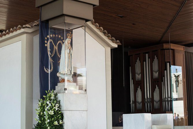 Fatima Nazare and Obidos Full Day Private Tour - Discovering Portugal’s Sacred Site: Fátima