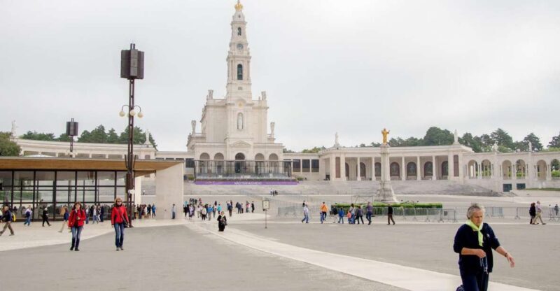 Fátima, Óbidos and the Atlantic Coast Day Tour from Lisbon - Deep Dive into Each Stop