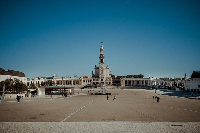 Fatimas Wonders  Religious Capital Private Tour - Authentic Encounters and Authenticity