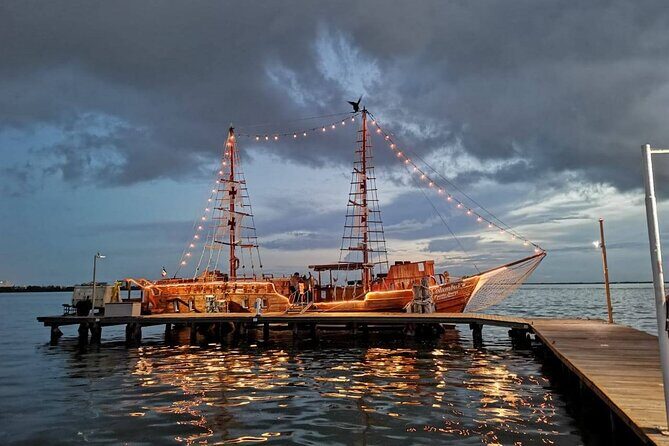 Feel the love on a romantic dinner at Cancun sea, with live music and open bar. - FAQ