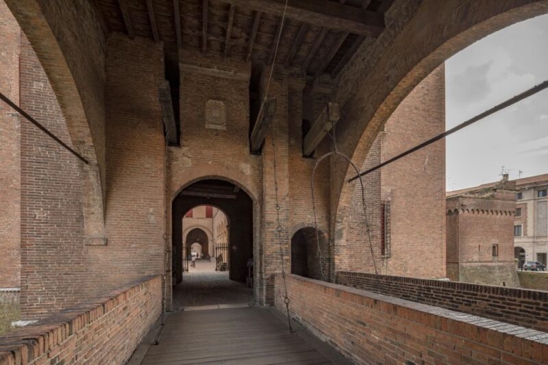Ferrara: Estense Castle Guided Tour - Key Points