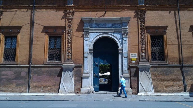 Ferrara: Medieval Ferrara and the Jewish Ghetto Walking Tour - The Experience Itself