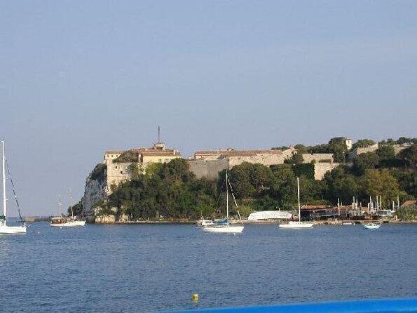 Ferry from Cannes to the island Ste Marguerite - Key Points