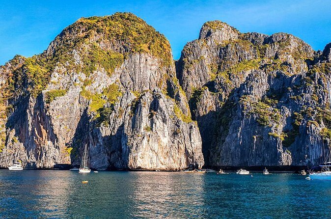 Ferry Tickets between Krabi Town and Koh Phi Phi - Who Will Love This Ferry?