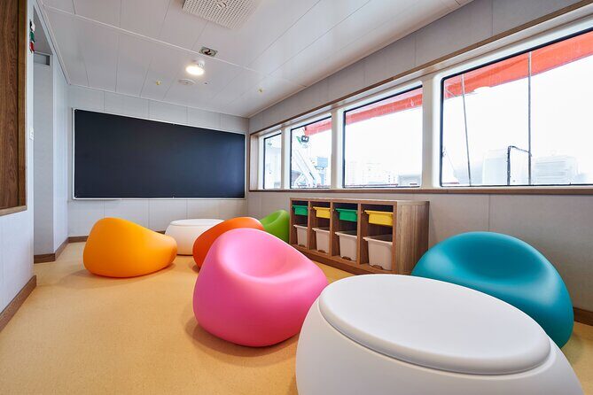 Ferry Transfer between Papeete, Tahiti and Moorea - Onboard Amenities and the Passenger Experience