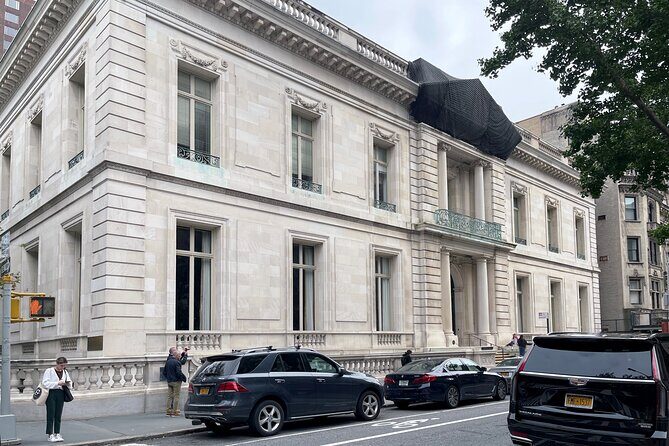 Fifth Avenue Gilded Age Mansions Private Guided Walking Tour - The Flow of the Walk