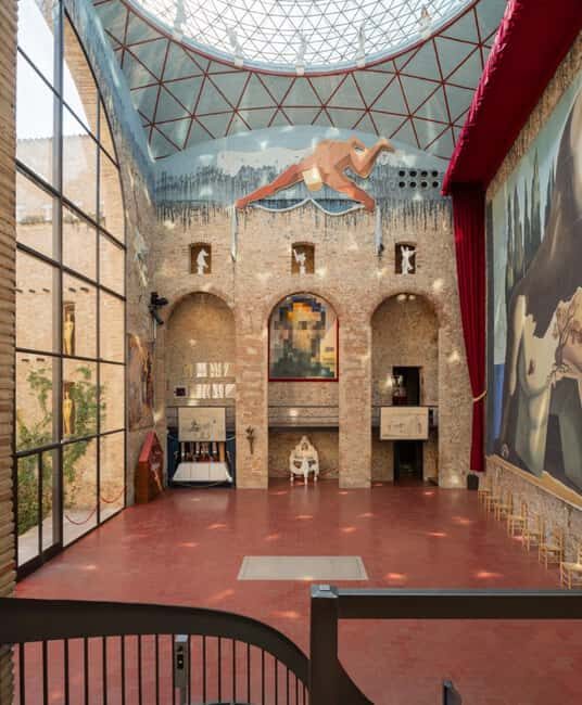 Figueres: Dalí Theatre-Museum Guided Tour with Tickets - Discovering the Surreal World of Dalí