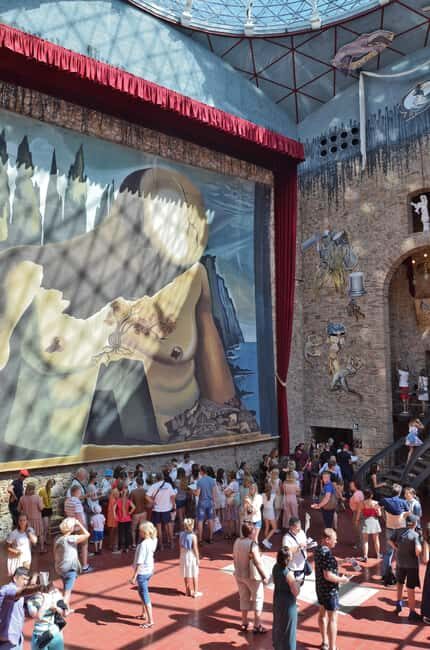 Figueres: Dalí Theatre-Museum Guided Tour with Tickets - Exploring Key Exhibits: From the Mae West to Rainy Taxi