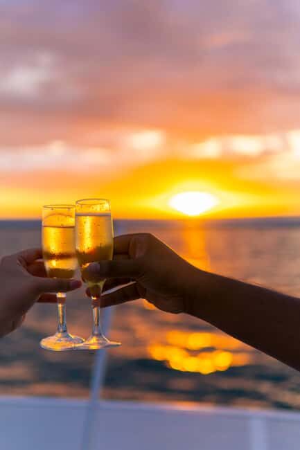 Fiji: Captain Cook Cruises Sunset Dinner Cruise with Lobster - Key Points