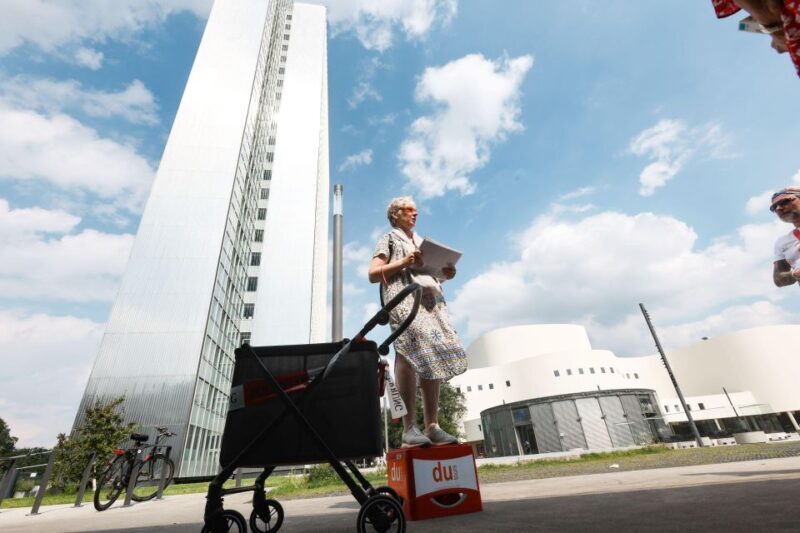 Filmtour Düsseldorf: From Hollywood to Netflix - Visually Rich Locations and Atmosphere
