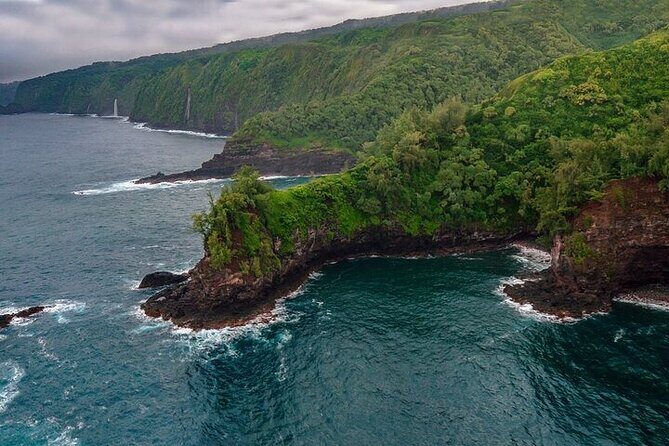 First Class Maui & Molokai Helicopter Tour with Landing - An Up-Cclose Look at the Helicopter Experience
