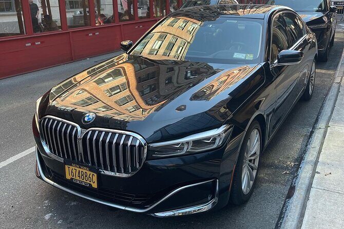 First Class Transfer from Manhattan to NYC Airports (JFK/EWR/LGA) - Ease and Comfort in Style
