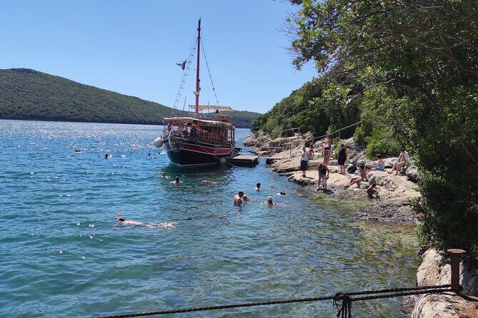 Fish Picnic excursion on Kristofor boat - Lunch on Board: Fresh and Flavorful
