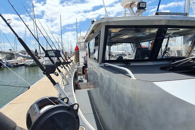Fishing Charter in Pelican Waters - Setting Out: A Well-Equipped Vessel & Morning Start
