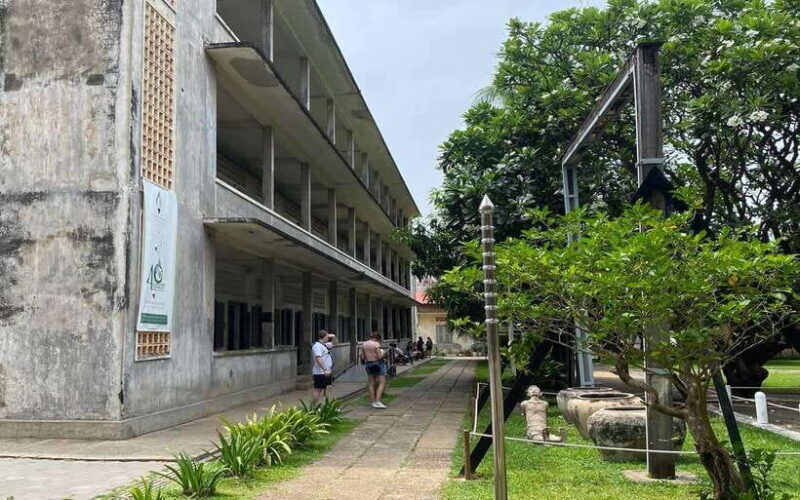 Five Top Killing Field, Toul Sleng, Royal Palace, Wat Phnom - A Practical Guide to the Phnom Penh Highlights Tour