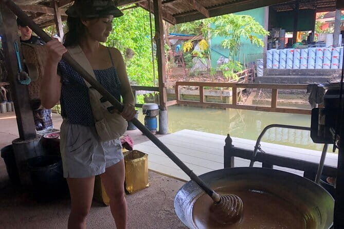 Floating and Railway Markets with Kwan Damnoen Restuarant - Who Is This Tour Best For?