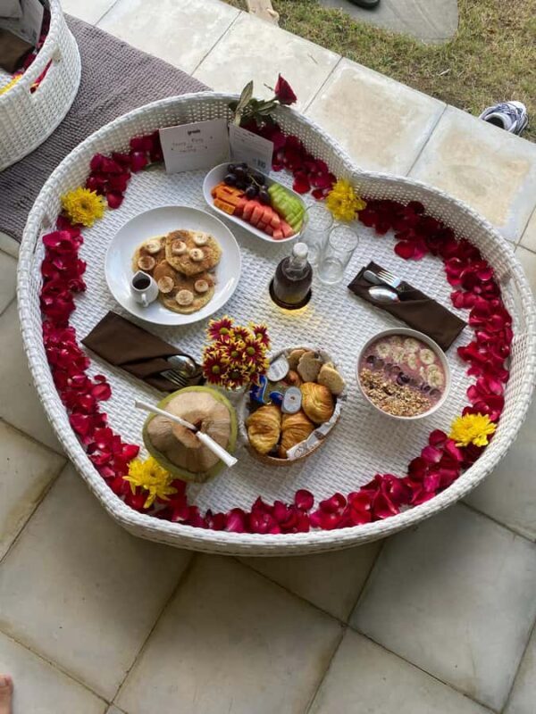 Floating Breakfast Delivery in Bali: International Breakfast - Key Points