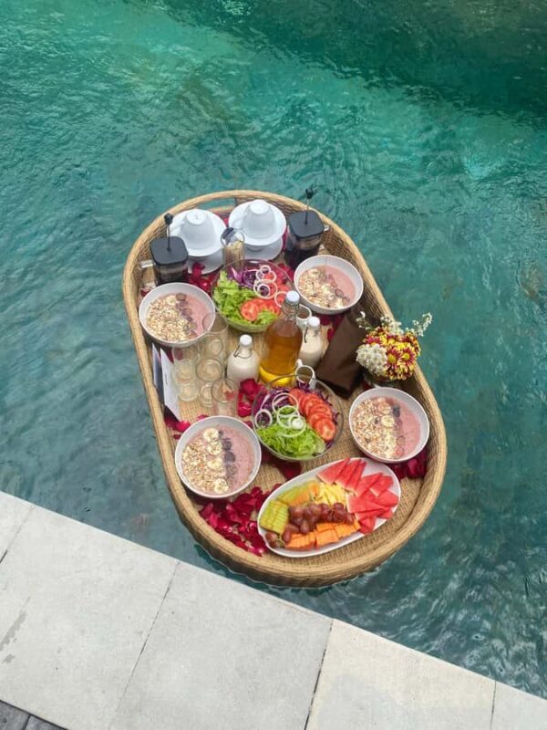 Floating Breakfast Delivery in Bali: International Breakfast - Who Will Love This?
