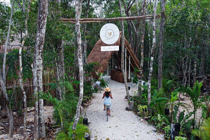 Floating breakfast in The Yellow Nest (near Dos Ojos cenote) - The Sum Up
