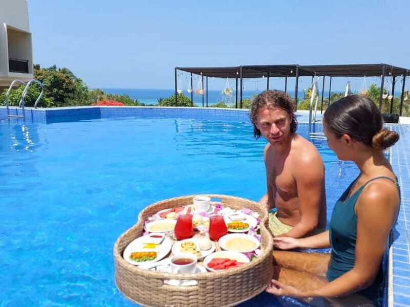 Floating breakfast - The Atmosphere and Authenticity