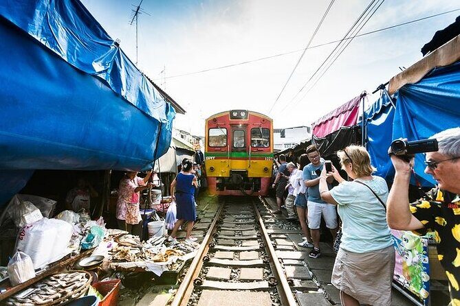 Floating Market & Railway Market near Bangkok - Discovering the Markets and Temples: A Detailed Overview
